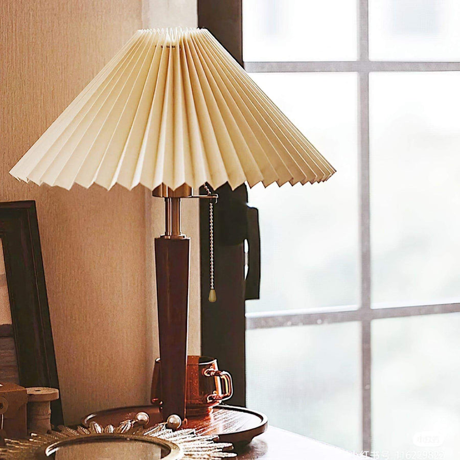 Suki Pleated Table Lamp – Mid Century Wood Accent Light – Vinlighting